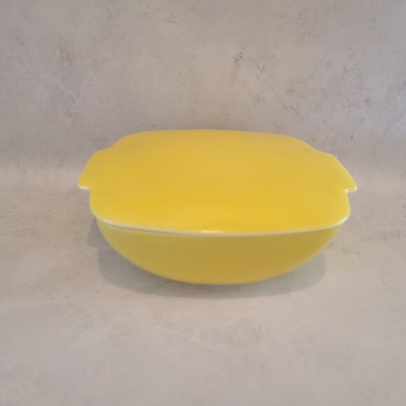Pyrex | Kitchen | Vintage Pyrex Yellow Square 5 Qt Ovenware Bowl With ...